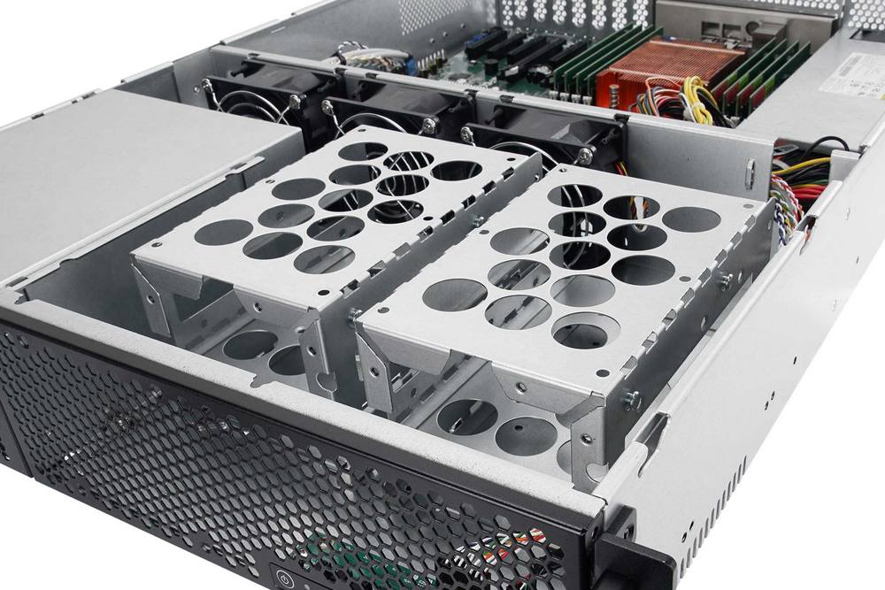 Configure a PC with In Win R200-01N Rackmount Case